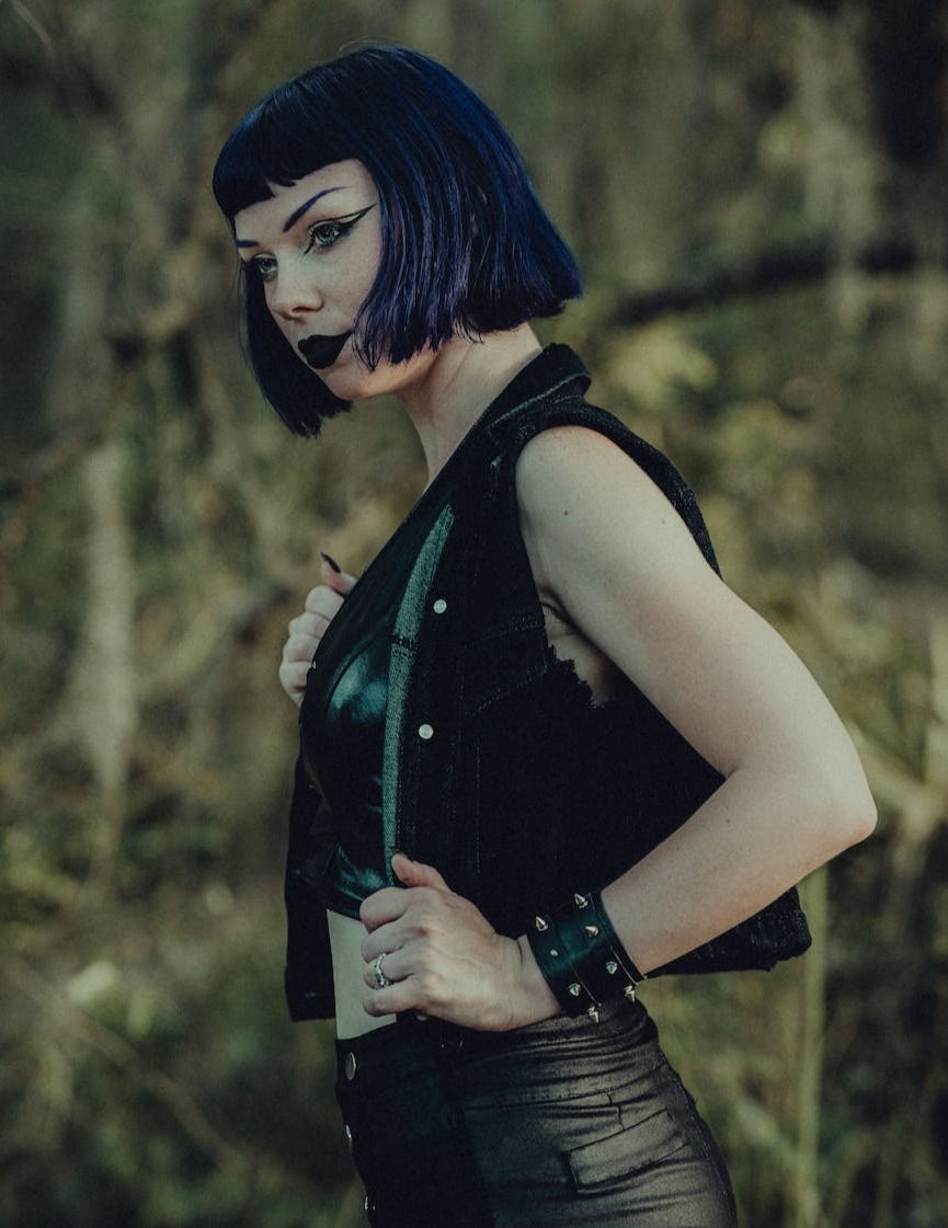 How to Style Gothic Clothes for Women – Goth Persona
